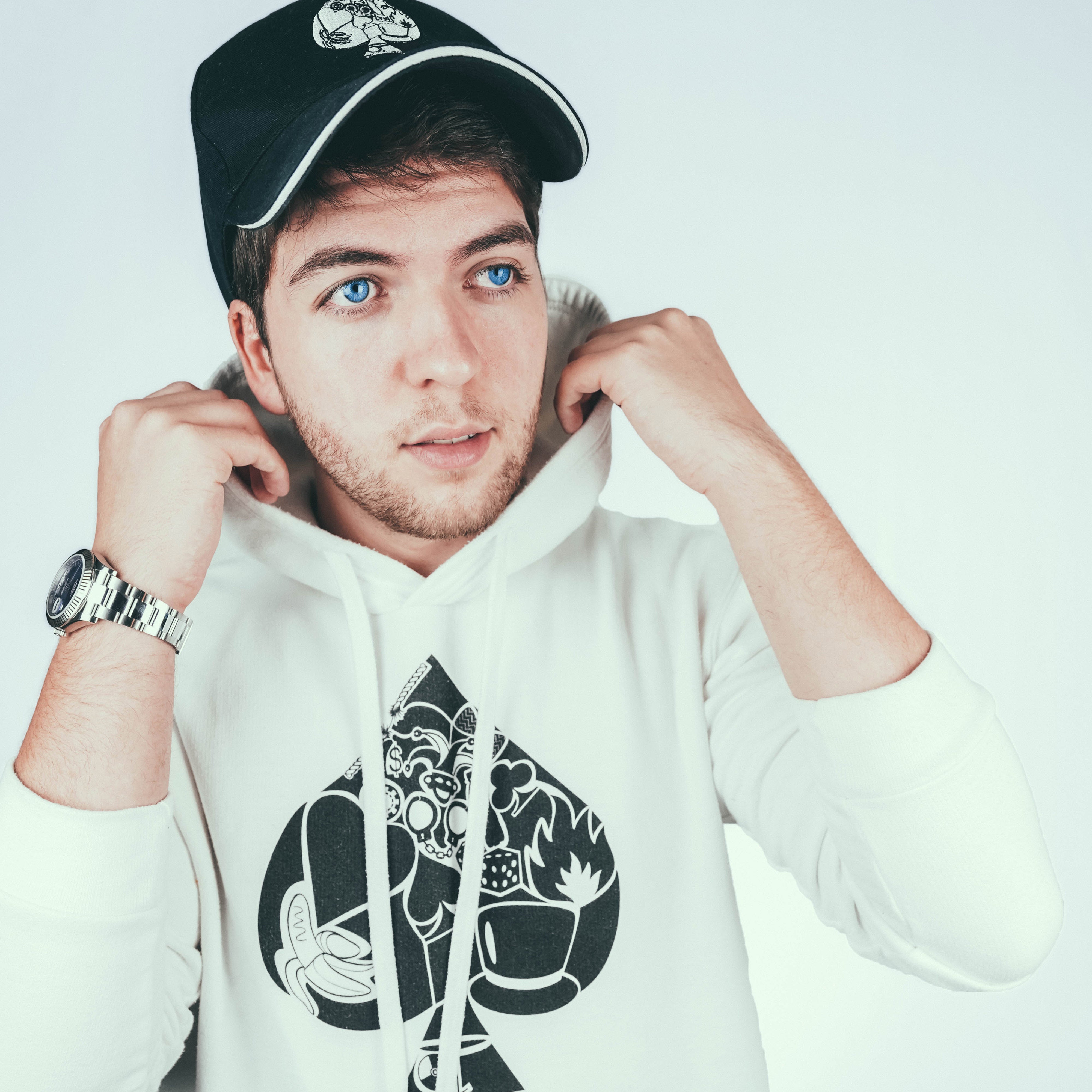 MERCHANDISE – ENTERTAINERS SHOP